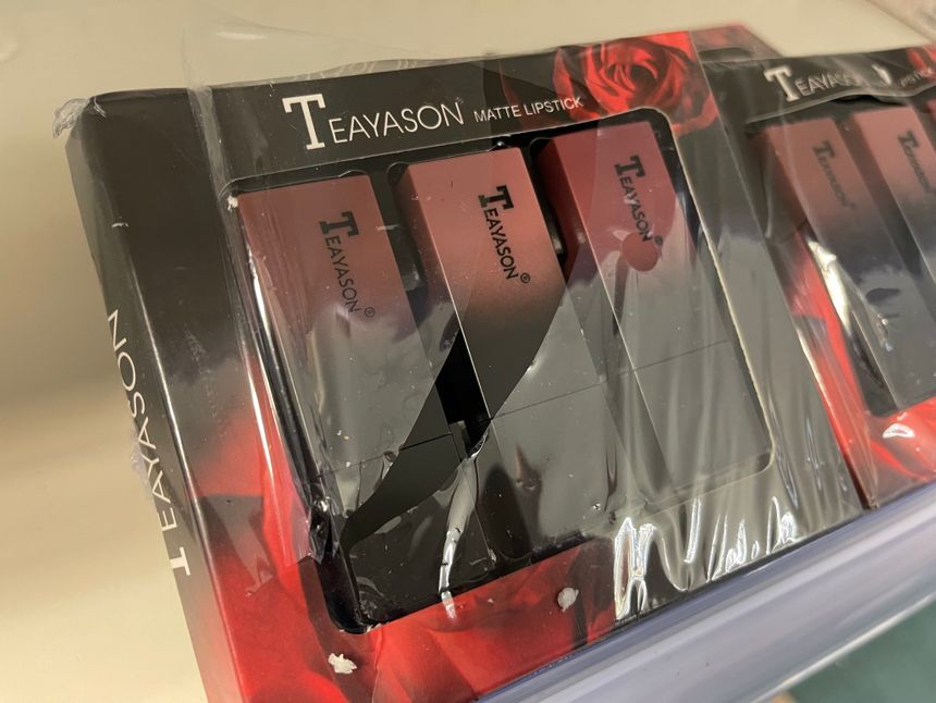 Teayason 3pcs Matte Lipstick Gift Set (various shades) (slight damaged ...